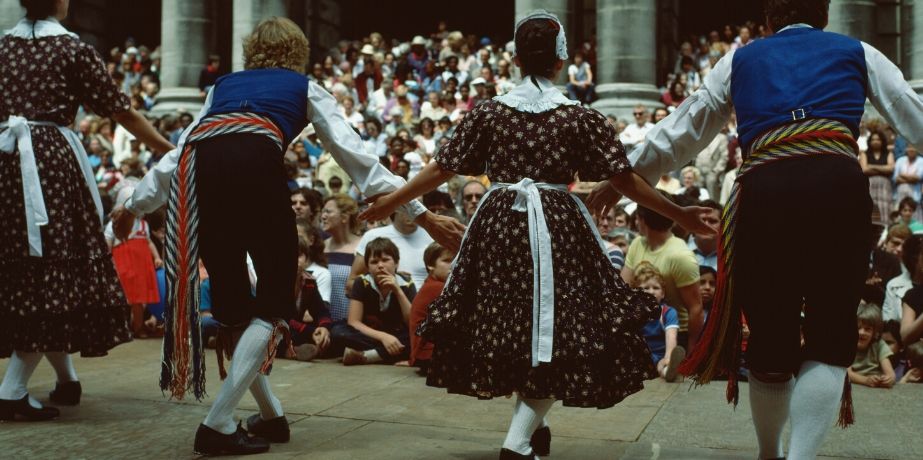 Canada Immigration Express - Actors in Costumes for Immigration Tours